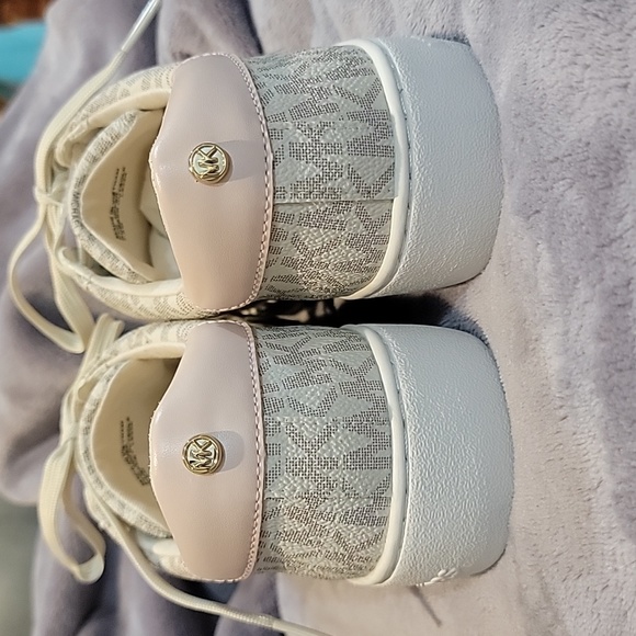 MICHAEL Michael Kors | Shoes | Michael Michael Kors Poppy Colorvanilla ...